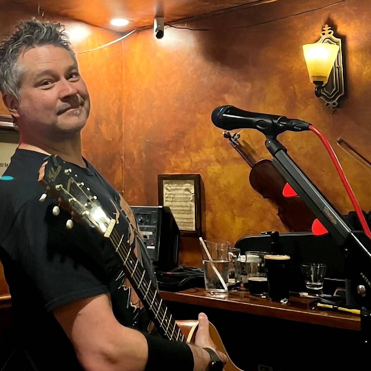 Right Proper Lads – The Irish Harp Pub