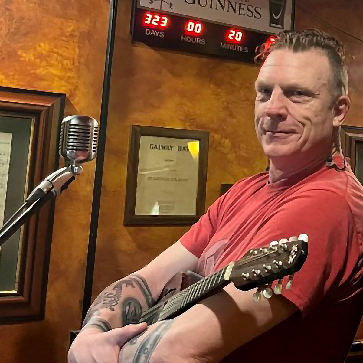 Right Proper Lads – The Irish Harp Pub